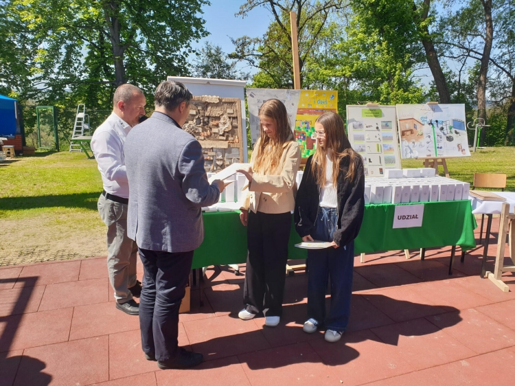 „Zawody dawniej i dziś” - Zespół Szkolno-Przedszkolny nr 1 w Ptaszkowej